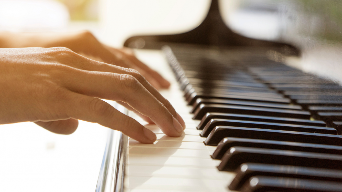 Cómo tocar el piano desde cero: guía completa | Superprof