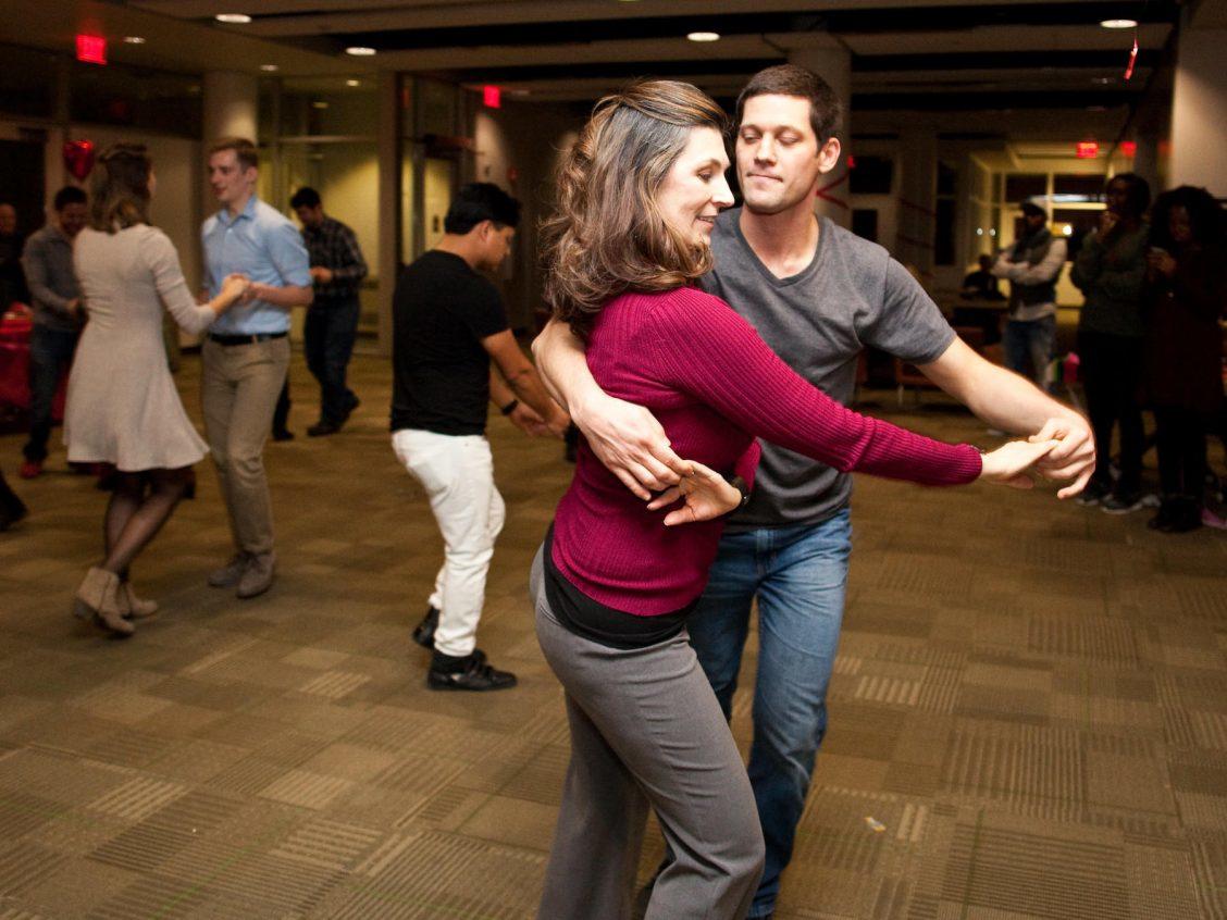 Aprender a bailar salsa: ¿dónde tomar clases de salsa en México?