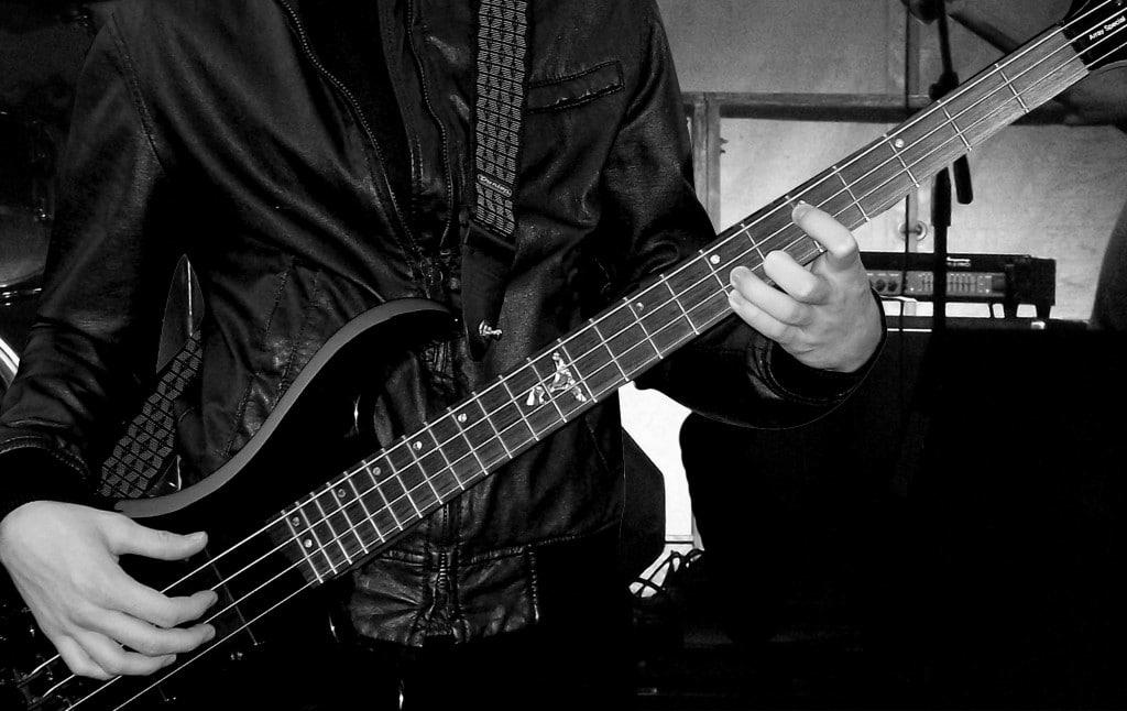 Las 10 Canciones con las Mejores Líneas de Bajo